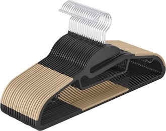 Songmics Kleiderbügel Kunststoff, 20er Set, Bügel mit U-förmiger Öffnung, platzsparend, 0,5 cm dick, 41,5 cm breit, um 360° drehbarer Haken, schwarz-braun CRP0