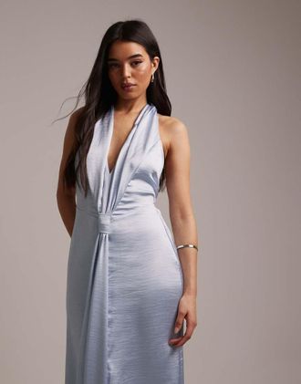 Tfnc Linvit&eacute;e - Robe longue dos nu en satin &agrave; d&eacute;collet&eacute; plongeant et d&eacute;tail nou&eacute; - Bleu