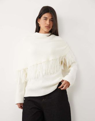 Pretty Lavish pull poncho en maille asym&eacute;trique &agrave; franges couleur cr&egrave;me-Blanc
