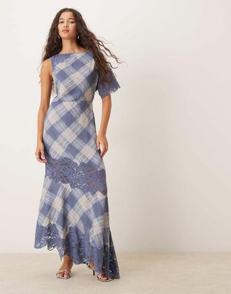 Asos Kariertes Midikleid in Blau mit Spitzendetail-Bunt