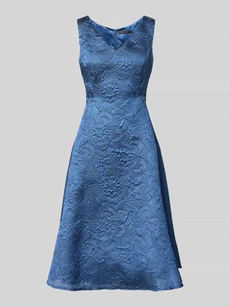 Vera Mont Cocktailkleid mit Strukturmuster und V-Ausschnitt