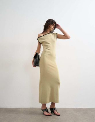 Topshop Robe longue &agrave; &eacute;paules d&eacute;nud&eacute;es avec d&eacute;tail torsad&eacute; en maille textur&eacute;e - Neutre-Neutral