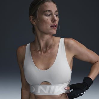 Nike Brassière de sport rembourrée à maintien normal Nike Pro Indy Plunge pour femme - Gris