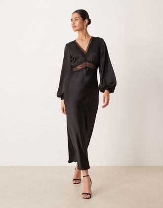 Gina Tricot Gina Tricot - Robe longue en satin et dentelle avec col V et manches volumineuses - Noir