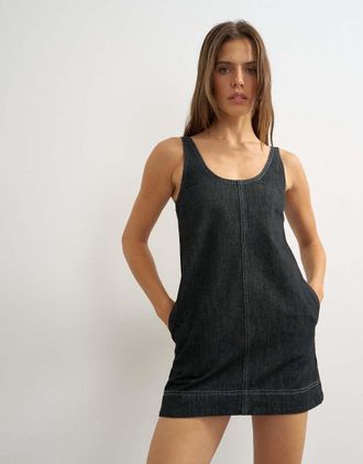 Topshop robe courte trap&egrave;ze &agrave; encolure ronde en noir d&eacute;lav&eacute;