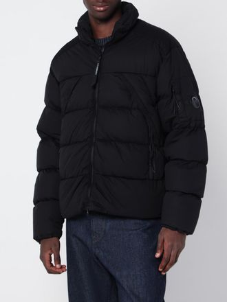 C.P. Company C. P. COMPANY Gesteppte Nylon-Daunenjacke mit hohem Kragen und Logo-Patch