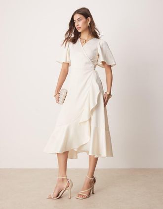 Vero Moda Robe portefeuille mi-longue en satin - Blanc gard&eacute;nia