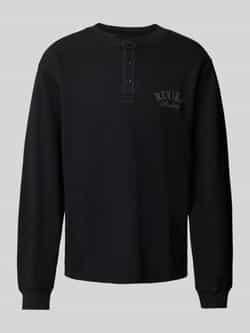 Review Longsleeve mit Label-Stitching
