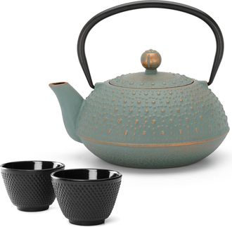 Bredemeijer Teekanne 0.9 Liter - kleine blaue Asia Gusskanne im Set mit 2 Tassen aus Gusseisen inkl. Edelstahl-Tee-Filter-Sieb Einsatz