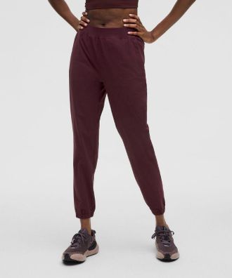 lululemon Adapted State Jogginghose mit hohem Bund Volle L&auml;nge f&uuml;r Frauen - Gr&ouml;&szlig;e 14 in Garnet