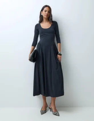 Abercrombie & Fitch robe mi-longue noire &agrave; col arrondi sans soutien-gorge