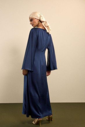 Next Maxikleid Satin-Maxikleid mit langen &Auml;rmeln und Drehdetail (1-tlg)