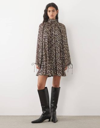 Asos Smock-Mini-Kleid mit hohem Kragen in Metallic-Optik und Goldpunkten