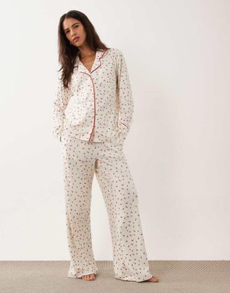 Brave Soul Pyjama-Set mit Hemd und Hose mit Knopfleiste und Cherry-Print-ROT