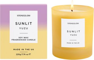 Stoneglow Sol Sunlit Yuzu Duftkerze im Glas, Sojawachs, 90 x 80 mm, gelbes Glas