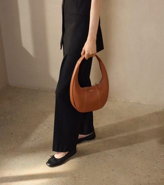 Le Tanneur Sac hobo moyen mod&egrave;le Juliette en cuir grain&eacute;