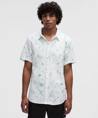 lululemon Airing Easy Kurzarm-Shirt für Männer - Größe L in Sun Stamp White Multi