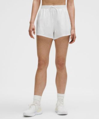 lululemon Leichte Shorts mit hohem Bund im Relaxed Fit Langer Liner für Frauen - 8 cm - Größe 10 in White