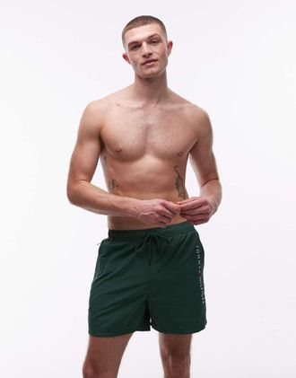Tommy Hilfiger Badeshorts in Gr&uuml;n mit Rei&szlig;verschlusstasche, Kordelzug und Logo