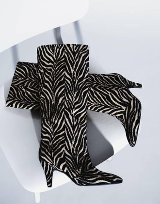 Asos Contessa Stiefel mit konischem Absatz und Schaft in Zebra-Print-Multi