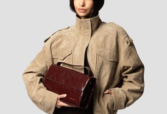 Alexander Smith Holly shoulder bag with shoulder strap in burgundy naplak leather