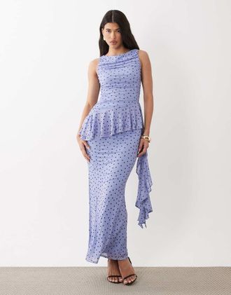 Asos Gepunktetes Netzstoff-Maxikleid in Blau mit Raffung und R&uuml;schendetails
