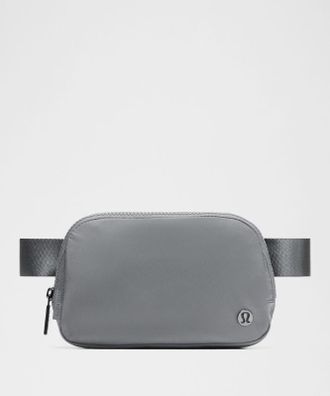 lululemon Everywhere Gürteltasche 1 L - Größe 1 l in Asphalt Grey