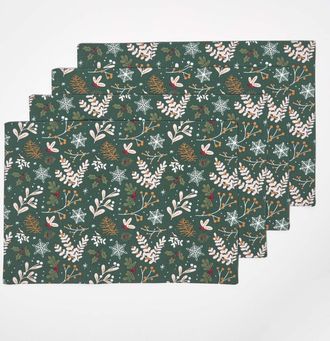 Homescapes 4er-Set Weihnachts-Tischsets Weihnachtswald 30x45 cm, grüne Platzsets mit Weihnachts-Motiv, Stoff-Platzdeckchen waschbar, 100% Baumwolle