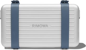Rimowa Personal - Aluminium Umh&auml;ngetasche in Powder Blue