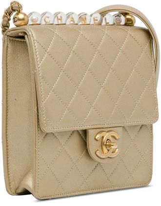 Chanel Hobo Bags - Small Lambskin Chic Pearls Flap - Gr. unisize - in Gold - f&uuml;r Damen