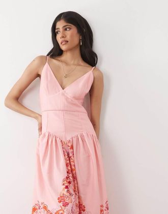 Hope & Ivy Maxi-Tr&auml;gerkleid in Rosa mit Bord&uuml;renprint und V-Ausschnitt