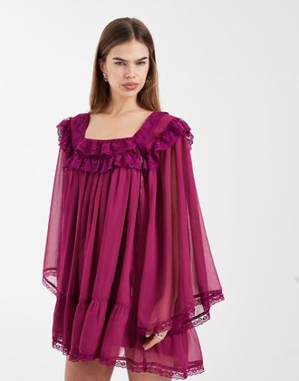 Miss Selfridge Minikleid aus Chiffon und Spitze mit ausgestellten &Auml;rmeln-Rot