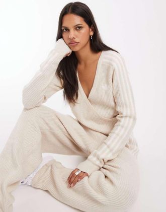 adidas Originals x Jennie Strick-Wickelcardigan in Hellbeige-Braun
