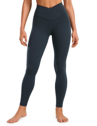 CRZ YOGA Damen Butterluxe Cross Waist Workout Leggings V Cross High Waist Bauchkontrolle Lounge Yoga Leggings - 71cm Echte Marine 38