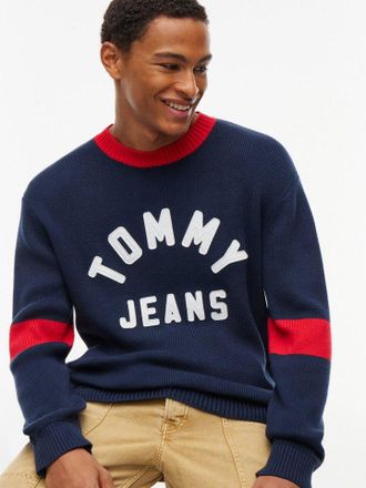 Tommy Jeans Rundhalspullover TJM REGULAR NEW CLASSICS SWEATER mit Logo-Applikation