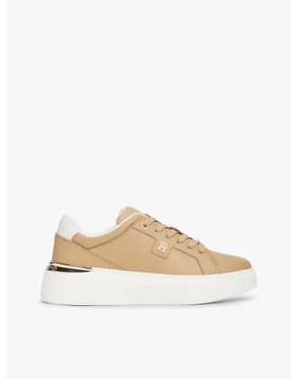 Tommy Hilfiger Leder-Sneaker in Hellbraun mit Plateausohle und TH-Monogramm in Metallic-Optik-Neutral
