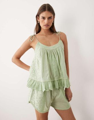 Miss Selfridge Besticktes Camisole-Oberteil in Salbeigr&uuml;n