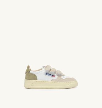 Autry BASKETS MEDALIST KIDSTRIPES EN CUIR BLANC ET DAIM VERT ET SAND