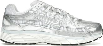 Nike Low-Top Sneaker - Nike P-6000 White Blue Tint Sail Metallic Silver ( - Gr. 44,5 (EU) - in Wei&szlig; - f&uuml;r Damen