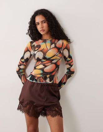 AFRM Kaylee Mesh-Oberteil mit Rundhalsausschnitt und langen &Auml;rmeln mit Schmetterlingsprint-Multi