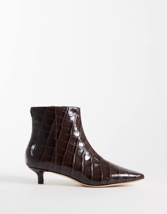 Ralph Lauren bottines &agrave; petit talon effet croco marron