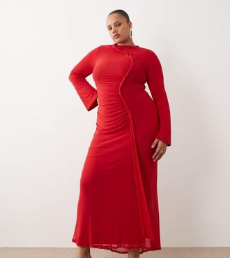 Asos Curve ASOS DESIGN Curve - Robe longue en tulle avec manches longues et d&eacute;tail torsad&eacute; - Rouge