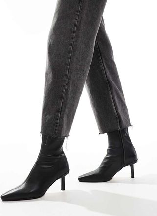 & Other Stories Ankle Boots in Schwarz aus Leder mit Absatz und spitzer Zehenpartie