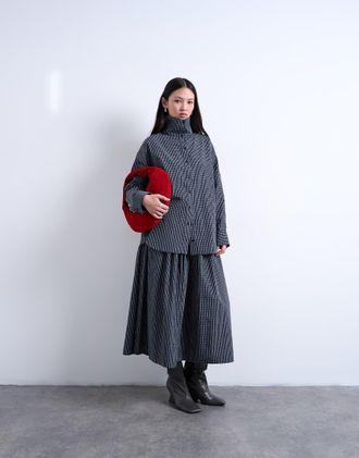 Topshop Kariertes Oversize-Hemd in Marineblau mit Stehkragen