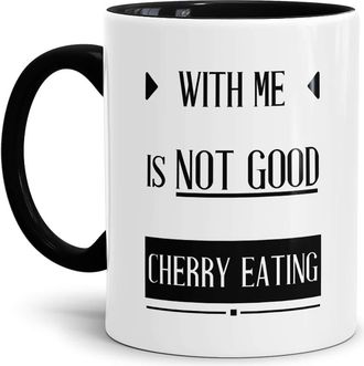 Tassendruck Tasse mit Spruchwith me is Not Good Cherry Eating - Denglish/Denglisch/Geschenk-Idee/Lustig/Witzig/Spaß/Fun/Lehrer/Innen & Henkel Schwarz