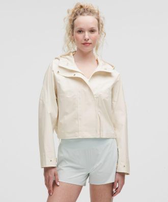 lululemon Rain Chaser Jacke f&uuml;r Frauen - Gr&ouml;&szlig;e 10 in Light Ivory