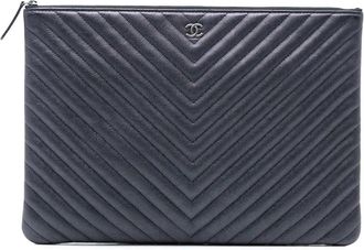 Chanel Clutches - Large CC Chevron Iridescent Caviar O Case Clutch - Gr. unisize - in Orange - f&uuml;r Damen