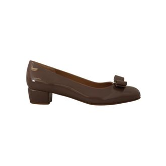 Ferragamo Braune Lackleder Schleifen Pumps - - Shoes - Damen - Braun - 35 EU