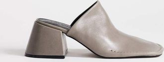 Topshop Alberto Mules aus echtem Leder mit breitem Blockabsatz in Grau