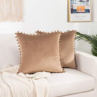 Elegant Comfort POM Fransen-Set von 2, Samt weich solide dekorative quadratische Wurfkissenbezüge Set Kissenbezug für Couch Bett Wohnzimmer 45,7 x 45,7 cm, Taupe